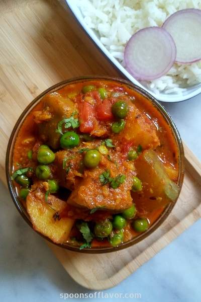Kaddu Aloo Matar Sabzi | Pumpkin, Green Peas Curry - Spoons Of Flavor