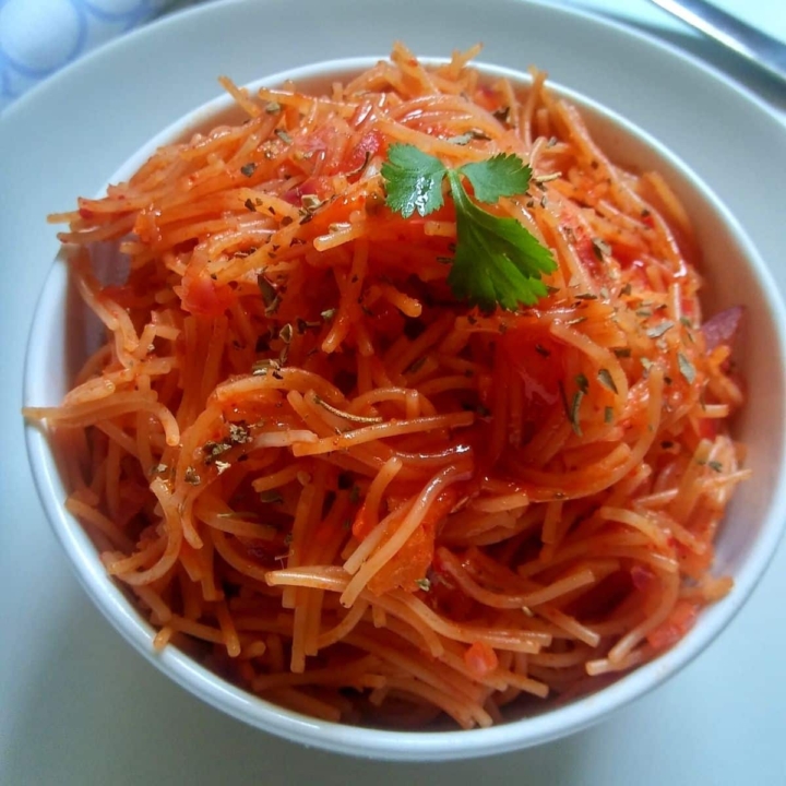 Tomato Garlic Sevai | Tomato Garlic Vermicelli Recipe - Spoons Of Flavor