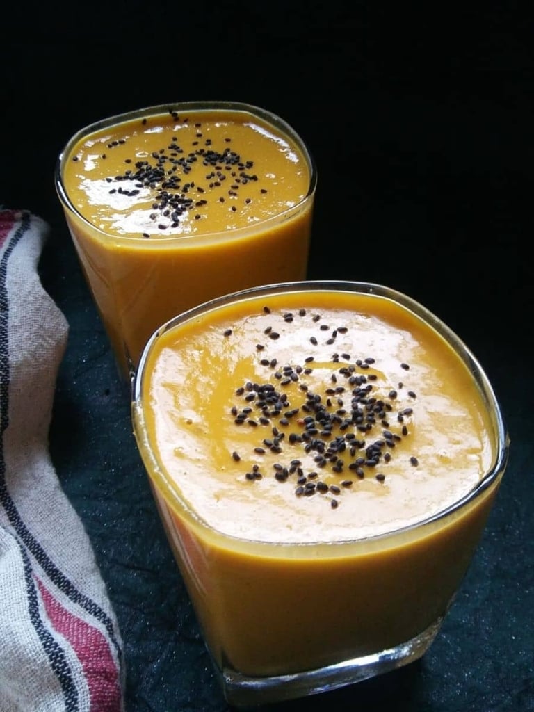 Easy Mango Oats Breakfast Smoothie - Spoons Of Flavor