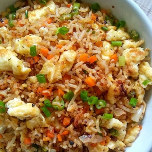 Easy Egg Fried Rice (Chinese Style Takeout Recipe) - Spoons Of Flavor