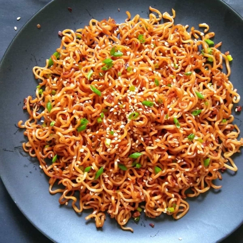 10 Minute Sesame Garlic Ramen Noodles - Spoons Of Flavor