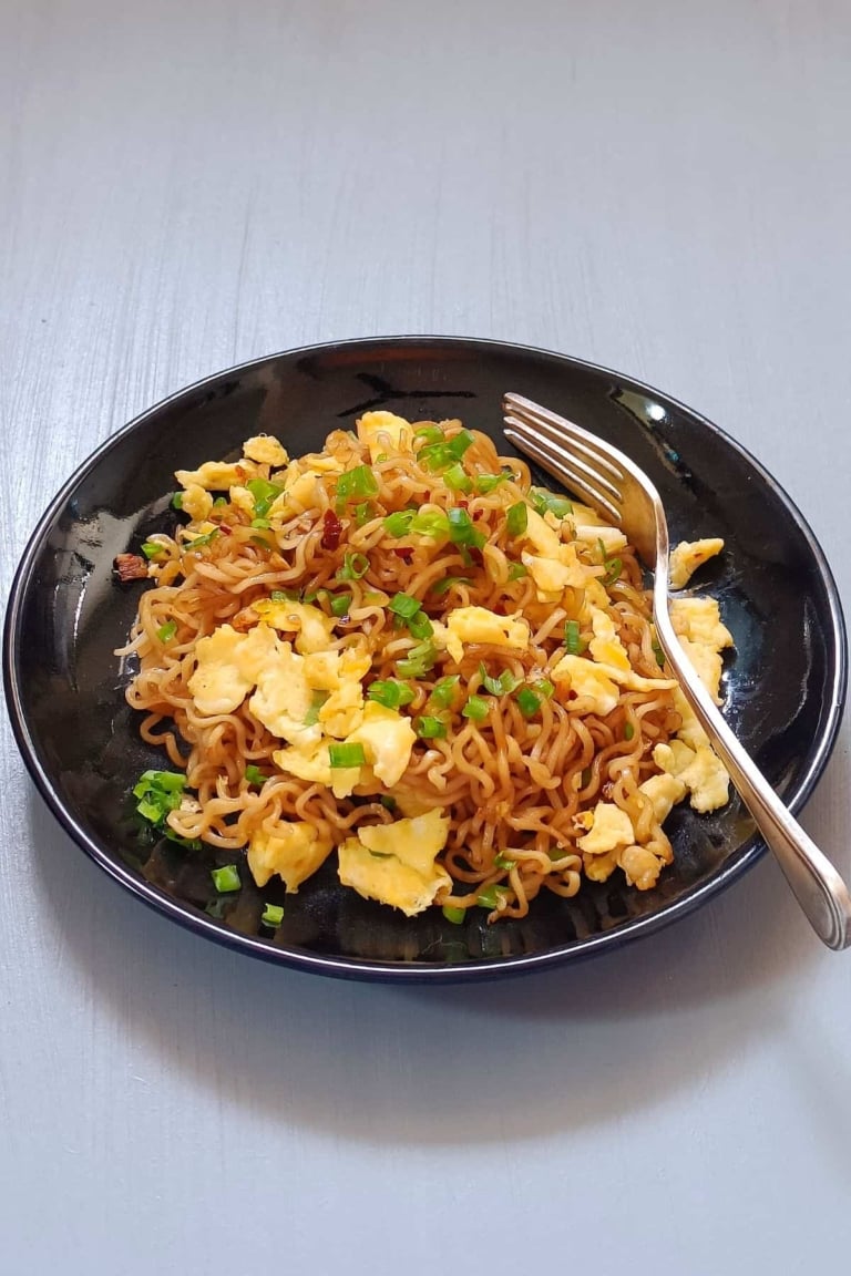 Ramen Scrambled Eggs (Easy Breakfast Recipe) - Spoons Of Flavor